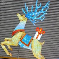 China 3D LED Santa Claus with Reindeer Sculpture, Large Outdoor Christmas Event Lighting Ornament for sale