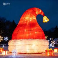 China Custom Giant LED Santa Hat Light Sculpture, Outdoor Fabric Frame Christmas Santa Hat Light Display with Bell for Light Festival, Support Customization for sale