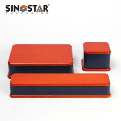 China Custom Wooden Jewelry Box High Gloss Paint Hinge Closure 5cm Height for sale