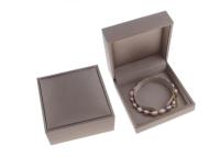 China Custom Kraft Paper Jewelry Box 140 GSM Handmade Eco Friendly with Foam Protection for sale