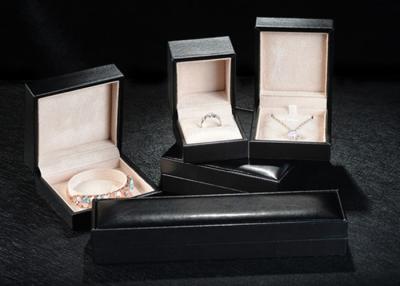 China Custom Logo Leather Jewelry Box 250gsm Paper Square Gift Packaging for sale