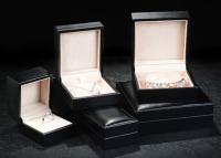 China Custom Logo Leather Jewelry Box 250gsm Paper Square Gift Packaging for sale