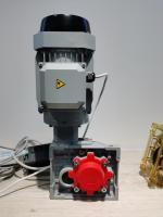 China KM63 50:1 Ratio 90 Degree Angle Hypoid Helical Bevel Hollow Shaft Gearbox for sale