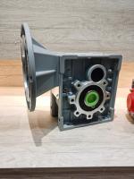China KM63 50:1 Ratio 90 Degree Angle Hypoid Helical Bevel Hollow Shaft Gearbox for sale