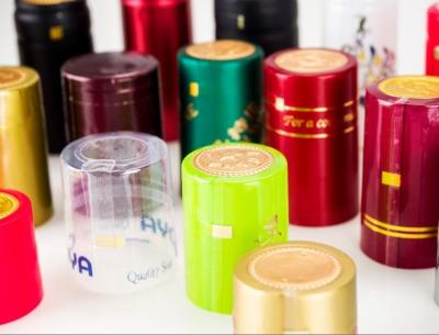 China HACCP Certified PVC Wine Capsule Heat Shrinker Non Toxic Hot Stamping Embossing 70mm for sale