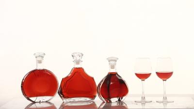 China Wholesale 750ml Clear Amber Glass Wine Bottle for Bordeaux Burgundy Wine Packaging for sale