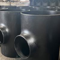China Carbon Steel Pipe Fittings Butt Weld Connection Black Color for sale