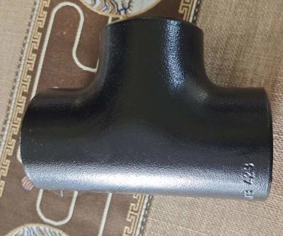 China Specialized Carbon Steel Reduce Tee for Oil Gas Installations for sale
