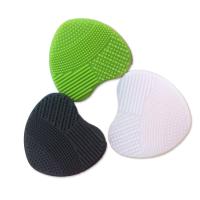 China Heart Shape Silicone Makeup Brush Cleaner 82*74*30mm Custom Silicone Products Beauty Tool for sale