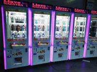 China Flexible customize 15 boxes 9 boxes led light maquina de juego mini gold key master big expensive prize vending gaming for sale