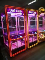 China Coin operated games luxury full transparent doll claw vending machine Transparent pink toy doll club candy vending claw for sale