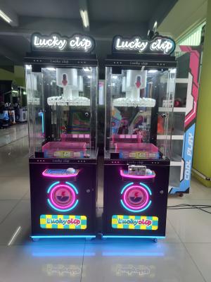 China Brazil popular arcade mini prize 24 clips coin operated vending game machine for sale