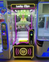 China Hot 60 Clips Prize Machine Gift Vending Machine Prize Game Machine For Europe for sale