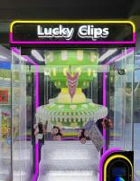 China Hot 60 Clips Prize Machine Gift Vending Machine Prize Game Machine For Europe for sale