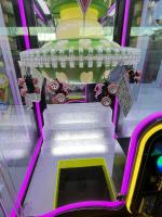 China Hot 60 Clips Prize Machine Gift Vending Machine Prize Game Machine For Europe for sale