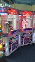 China PlayFun Custom Made England Style Cut Ur Prize Arcade Coin-Op Operated Prize Vending Toys Gifts Scissors Cutting Machine for sale