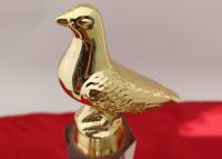 China Custom Logo Crystal Trophy Cup Three Sizes Optional With Resin Pigeon for sale