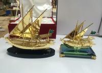 China Metal Alloy Arab Cultural Souvenirs / Arabian Fishing Boat Model With Crystal Base for sale
