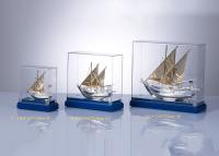 China Wooden Base Arab Cultural Souvenirs / Fish Boat Model With Custom Flag for sale