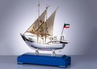 China Wooden Base Arab Cultural Souvenirs / Fish Boat Model With Custom Flag for sale