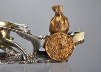China Classic Resin Decoration Crafts Chinese Characteristic Horse And Treasure Style for sale