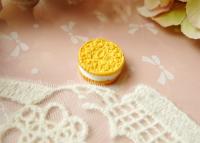 China Poly Resin Simulator Food Adorn Handiwork For Cake Shop Decorations for sale