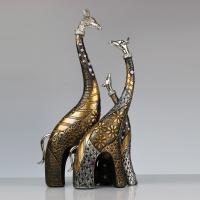 China Cute Giraffe Figurine Statue Non Toxic Resin Crafts For House Decorations for sale