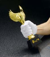 China Heart And Wing Custom Engraved Trophy Material Resin Love And Expression In The Office for sale