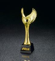 China Heart And Wing Custom Engraved Trophy Material Resin Love And Expression In The Office for sale