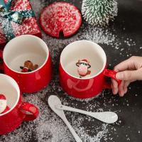 China Ceramic Christmas Mug 350ml with Lid and Spoon Red Eco Friendly Gift Cup for sale