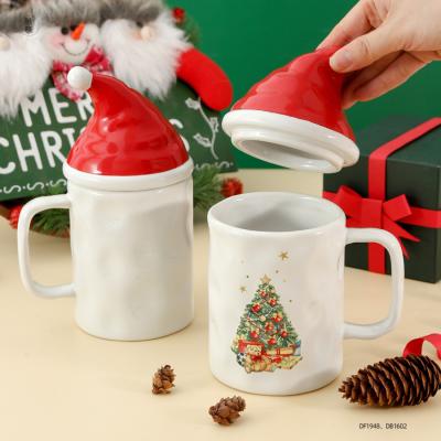 China Custom 3D Festival Ceramic Coffee Mug 540ml Round Handle Durable Porcelain Cup for sale