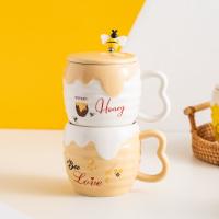 China Custom Ceramic Coffee Mug 350ml Bee Design with Lid Dishwasher Safe BPA Free for sale