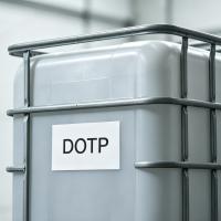 China High Volume Resistivity DOTP Plasticizer Heat Resistant Replace DOP For PVC Cable for sale