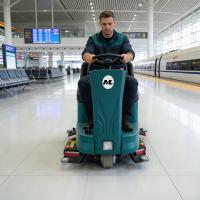 China Ride On Floor Scrubber with 6V×4 240Ah Gel/Lithium Battery 400W Suction Motor Industrial Commercial Use for sale