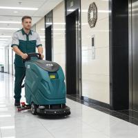 China 800mm Squeegee Walk Behind Floor Scrubber Machine 50L Recovery Tank 4.5h Working Time 2-Year Warranty for sale