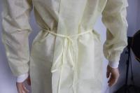 China 16-45gsm Protective Isolation Gown Disposable Multicolor Medical Grade for sale
