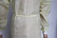 China 16-45gsm Protective Isolation Gown Disposable Multicolor Medical Grade for sale