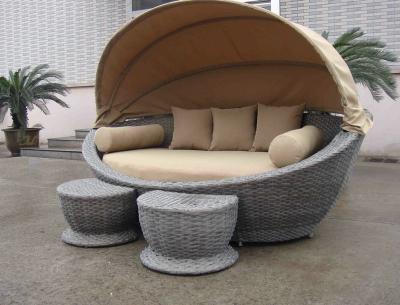 China Luxury Comfortable Roofed Cane Daybed , Wicker Garden Oval Daybed for sale