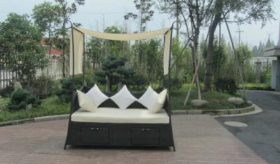 China Comfortable Hand-Woven Outdoor Rattan Daybed For Garden / Patio for sale