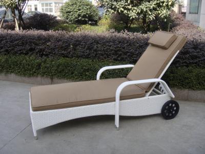 China Comfortable All Weather Mobile Rattan Sun Lounger With Wheel for sale