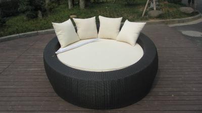 China Black Outdoor Rattan Daybed , Garden Patio Round Lounge Bed for sale