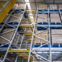 China Warehouse Steel Storage Four Way Radio Shuttle Racking System Versatile Shuttle Pallet Racking for sale