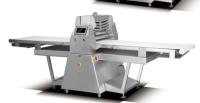 China 0.75KW Electric Dough Sheeter 220V/380V Commercial Baking Equipment 1630mm for sale