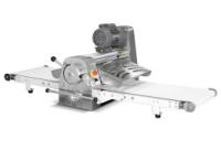 China Commercial Dough Sheeter Machine 0.75KW 220V/380V Folding Structure Bakery Equipment for sale