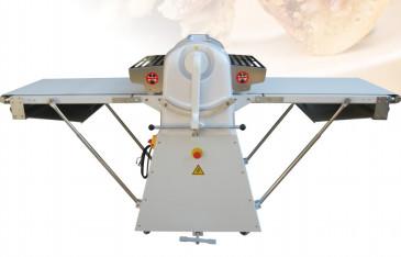 China Commercial Dough Sheeter 220V 380V 0.75KW High Productivity Electric Bakery Equipment for sale