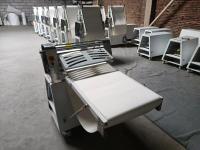 China 16-Tray 250kg Vertical Dough Sheeter 0.75kw 6.5kg Max Dough Weight 220V/380V for sale