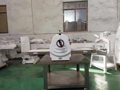 China Mini Dough Sheeter Commercial Kitchen Cooking Equipment With 2.5kg Max Rolling Weight for sale