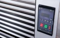 China Right Angle Refrigerated Cake Display Cabinet 150L-400L Capacity with Danfoss Compressor 220V/50HZ for sale