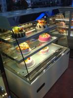 China Curved Horizontal Glass Cake Display Refrigerator 900-2000mm Width with Danfoss Compressor for Supermarkets for sale