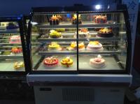 China Euro Style 3 Tier Cake Showcase Display Fridge 1200mm 1800mm Commercial for sale